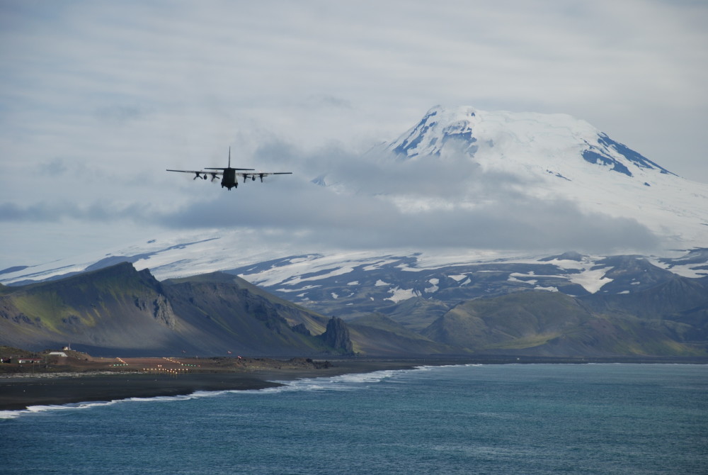 Jan Mayen – gjennom is, ild og vann